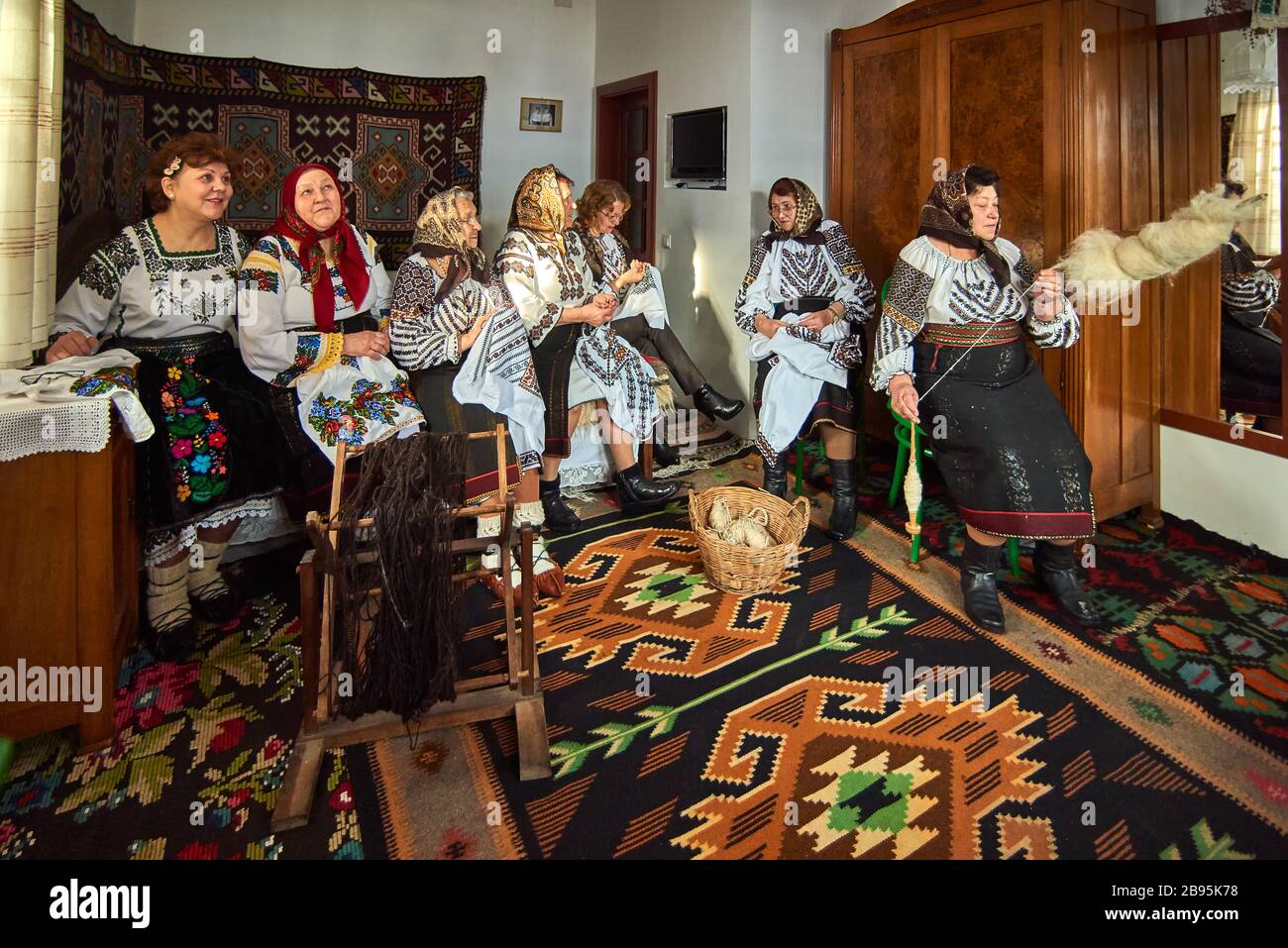 Spinning wool traditional ancient hi-res stock photography and images ...