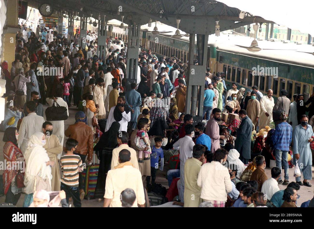 Karachi bus station hi-res stock photography and images - Alamy