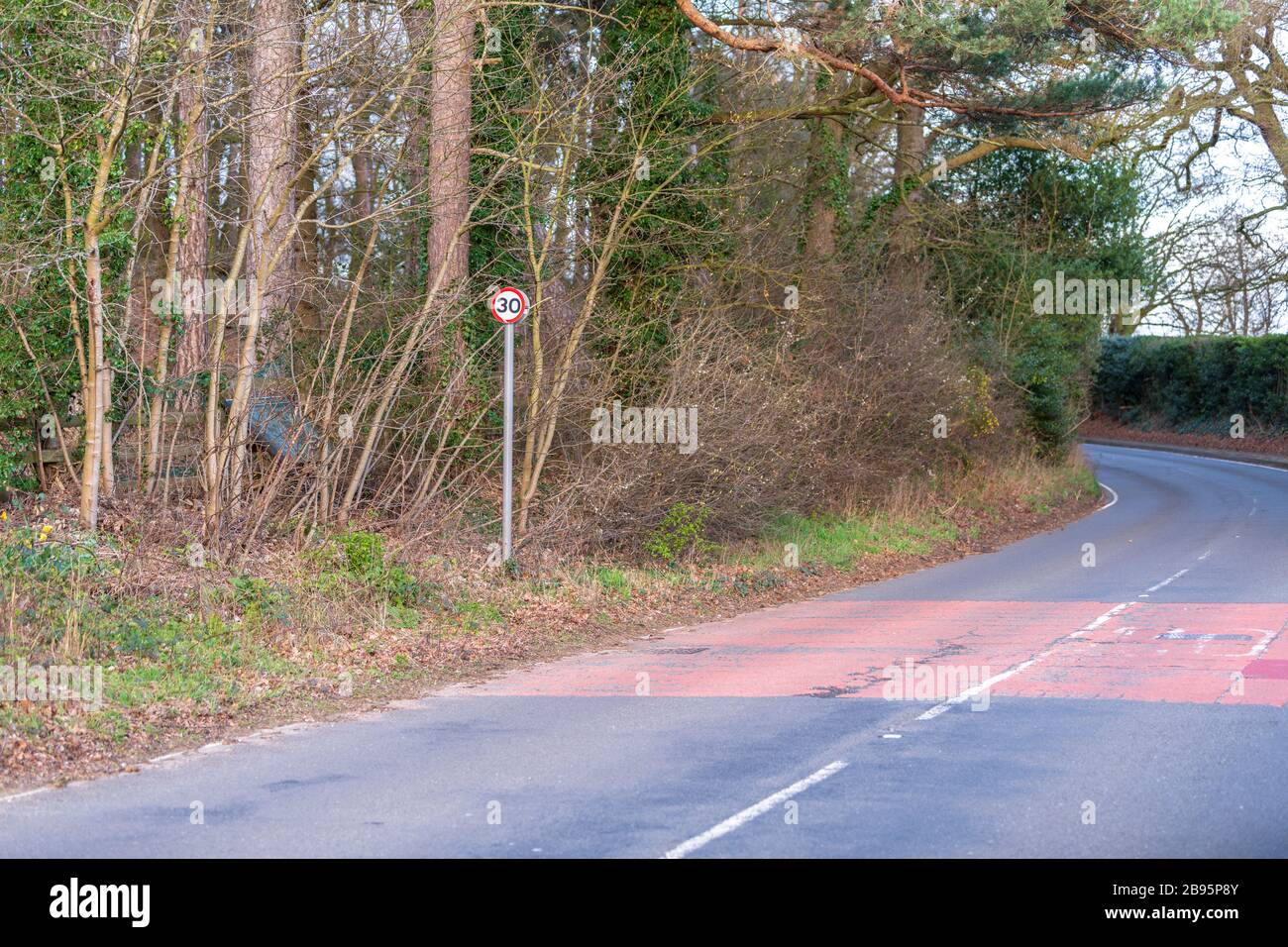 Empty road with speed limit sign in Aspley Guise, Milton Keynes Stock ...