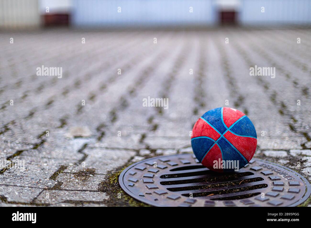 Yard gully cover hi-res stock photography and images - Alamy