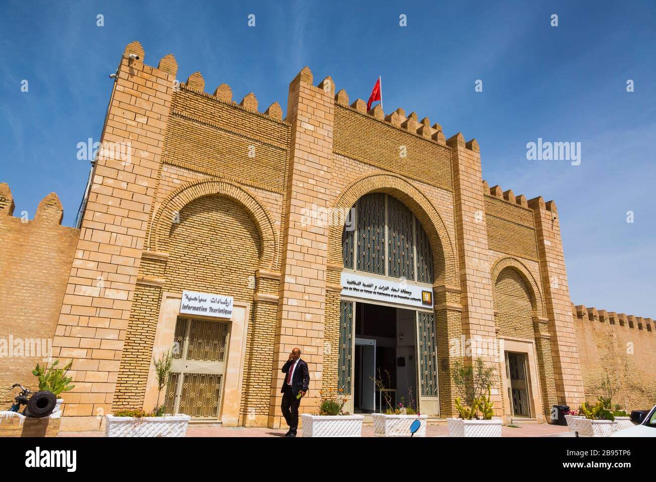 Outdoor tourism office hi-res stock photography and images - Alamy