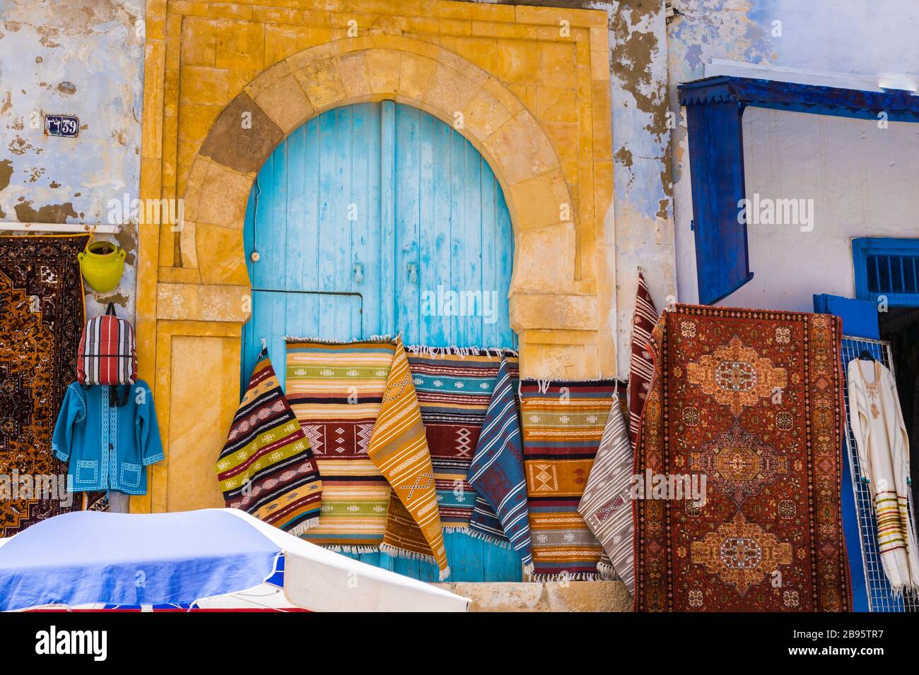 Carpet shop front hi-res stock photography and images - Alamy