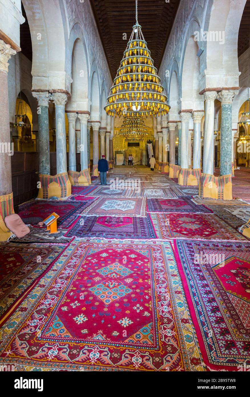 Kairouan tunisia prayer islam hall hi-res stock photography and images ...