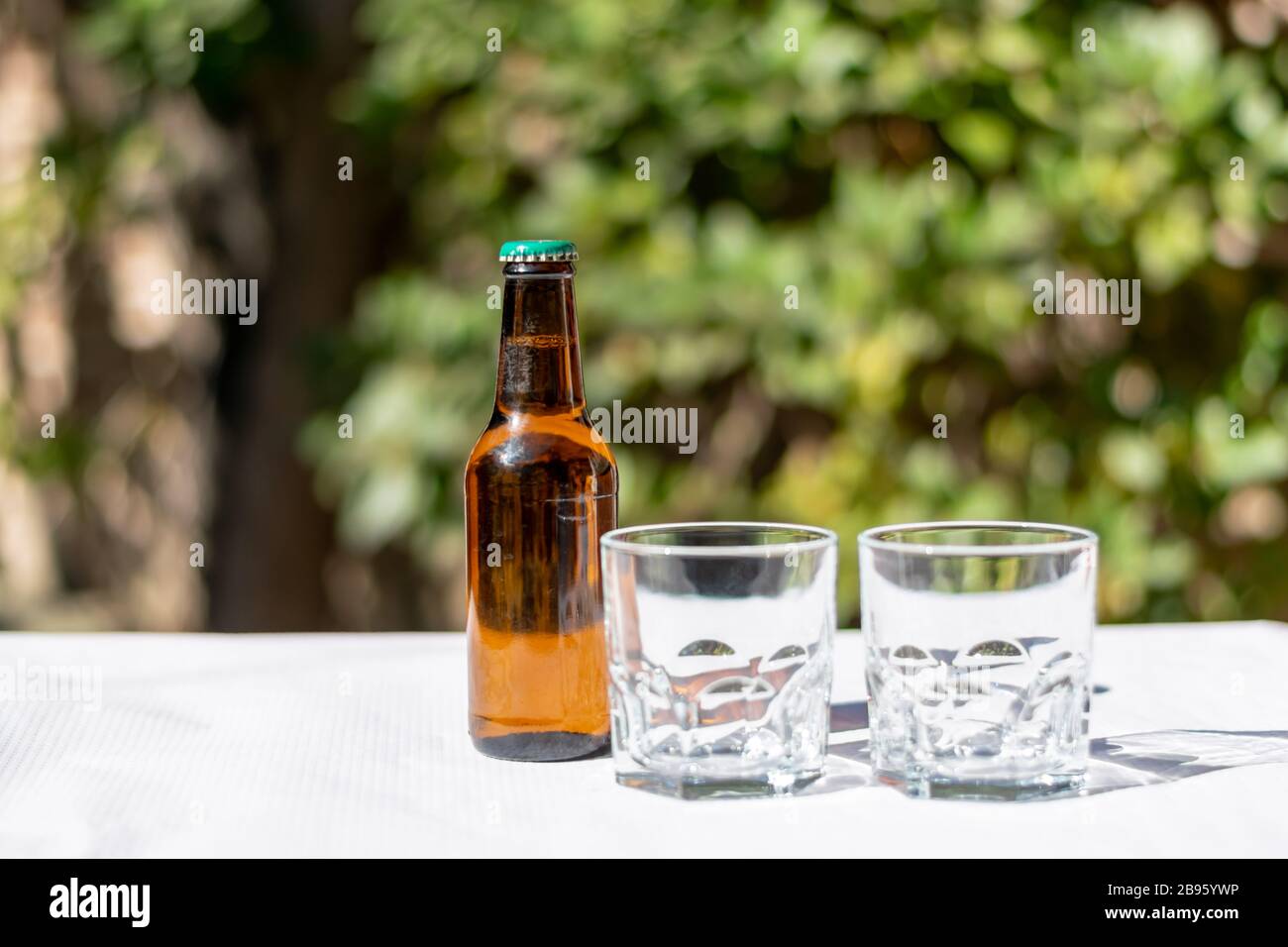 Two glasses green beer hi-res stock photography and images - Alamy