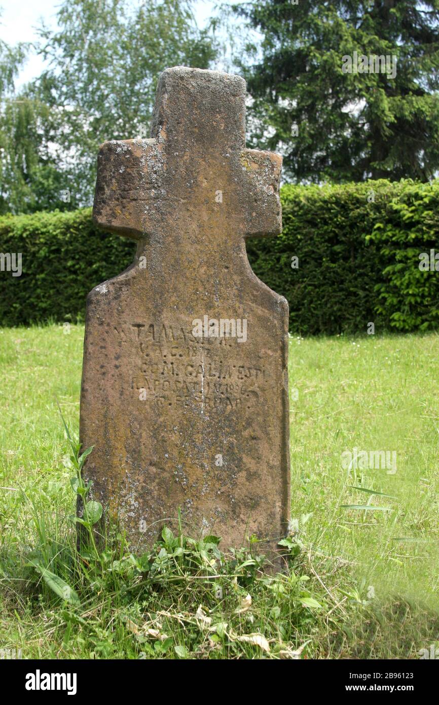 Simple grave hi-res stock photography and images - Alamy