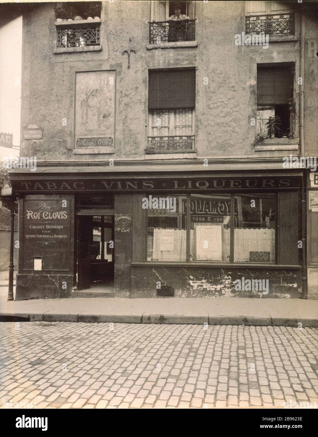 CORNER OF STREET AND CLOVIS Descartes Au coin de la rue Clovis et ...