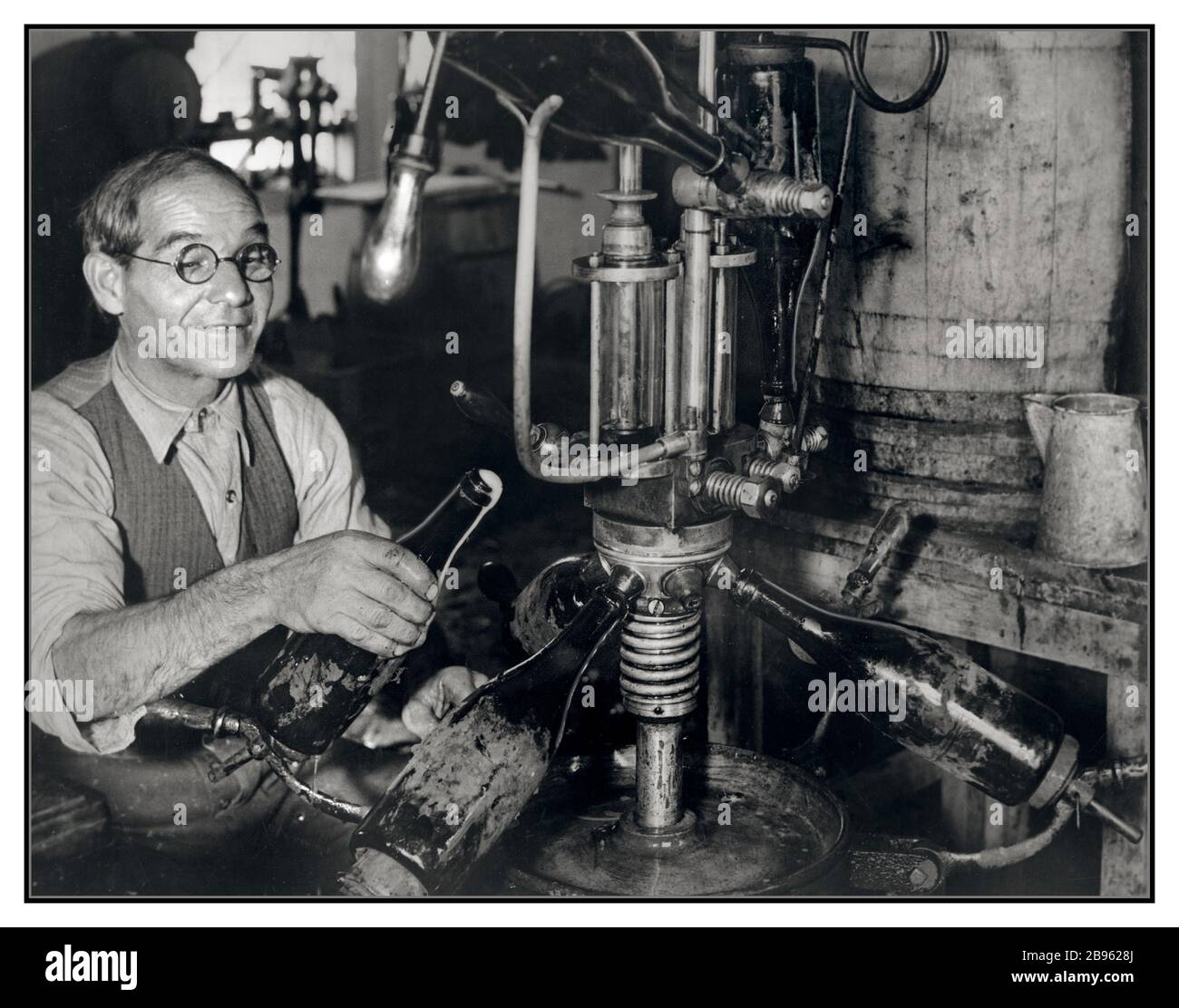 Ca 1900 1925 wine and wine making hi-res stock photography and images ...