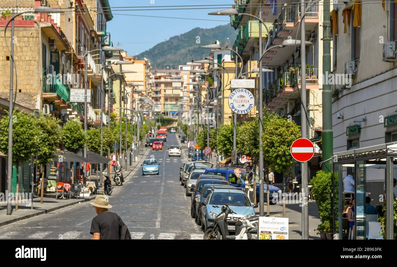 Traffic signs italy hi-res stock photography and images - Alamy