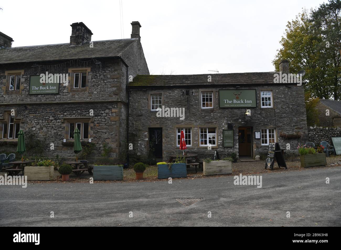 Buck inn malham hi-res stock photography and images - Alamy