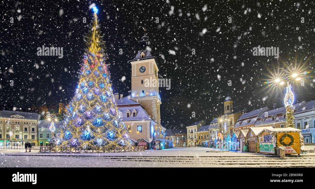 Brasov, Romania- 06 January 2019:Christmas Tree in the old city center ...