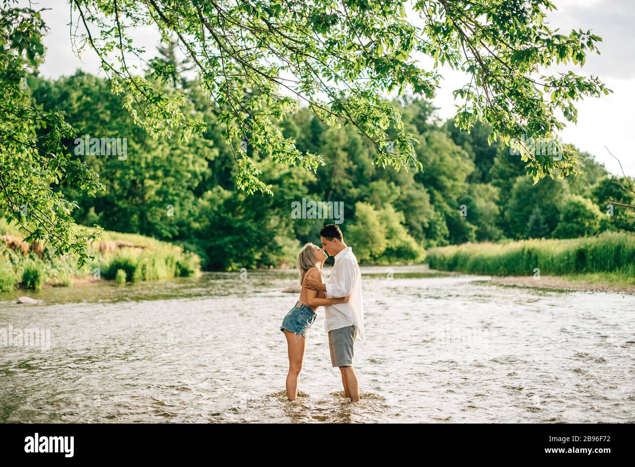 Deep kissing hi-res stock photography and images - Alamy