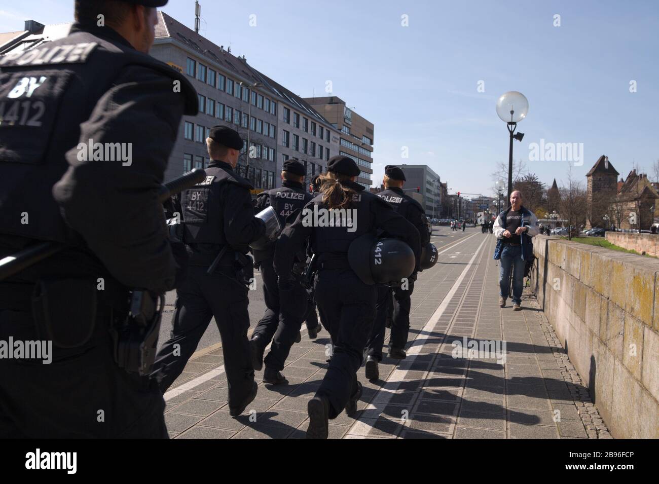 Police running hi-res stock photography and images - Alamy