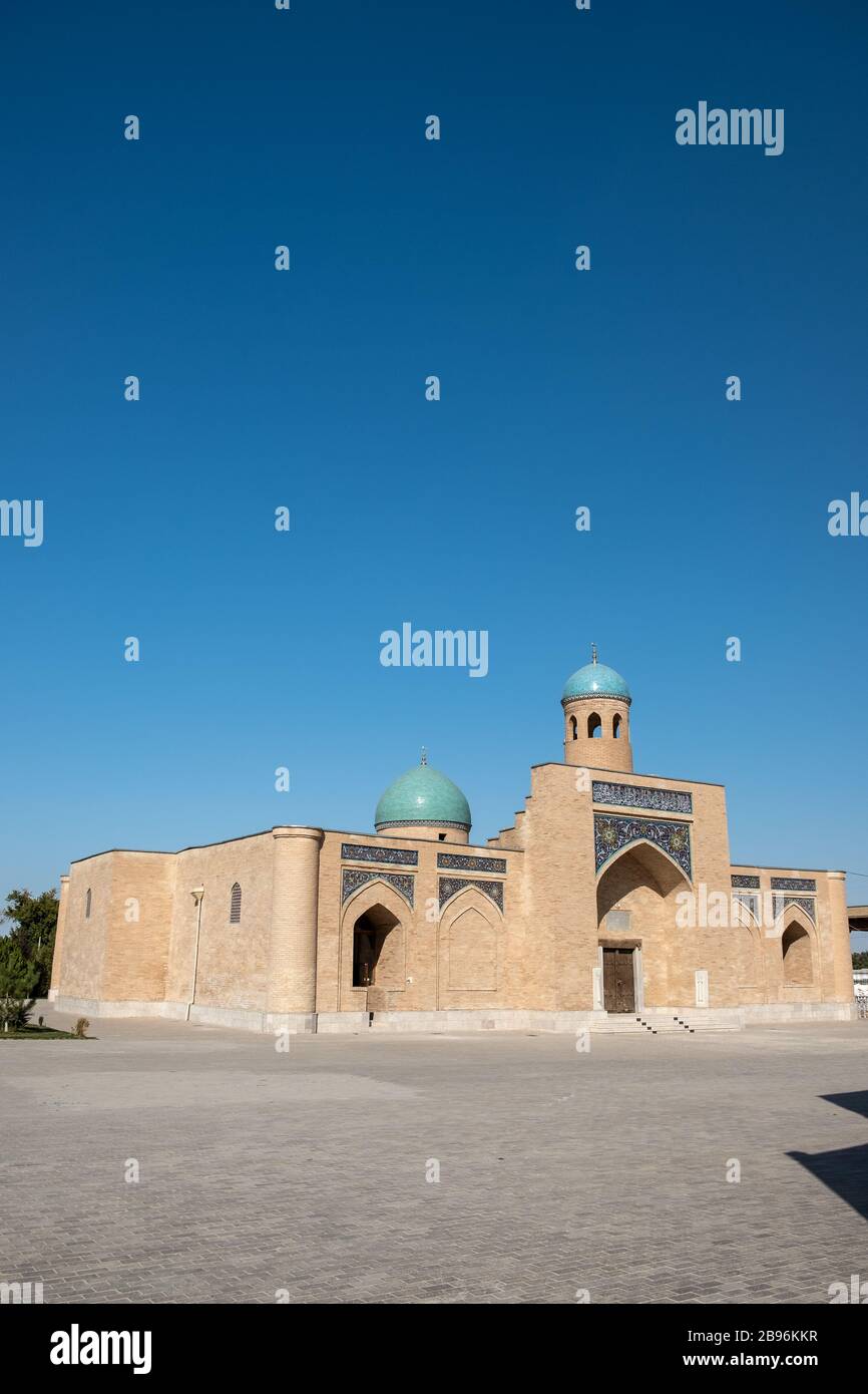 Mosque in Navoi, Uzbekistan Stock Photo - Alamy