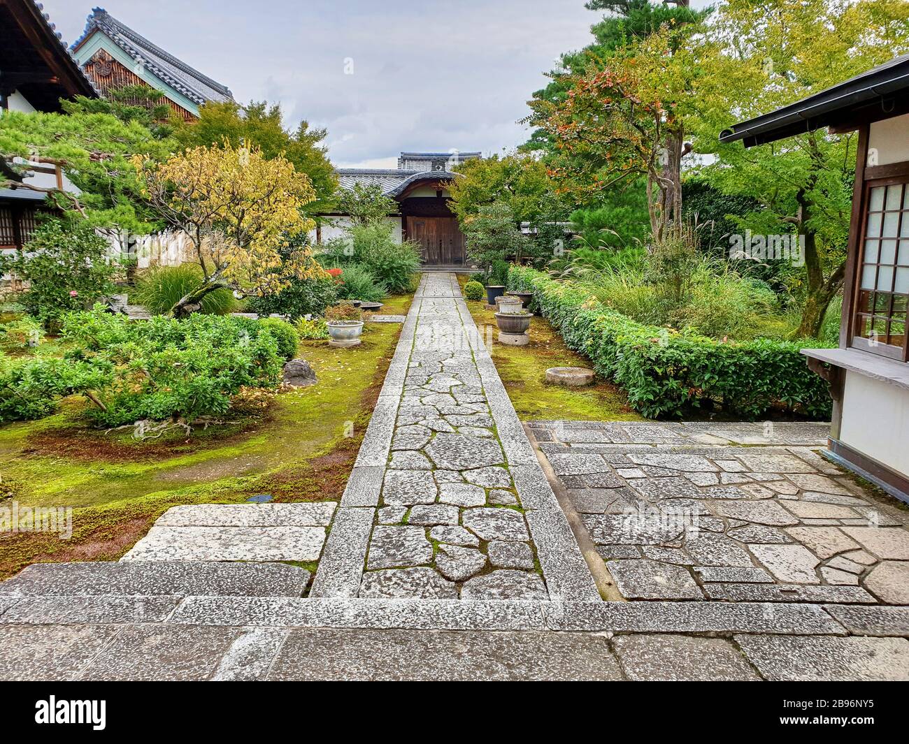Stone walkway in Japanese style garden Stock Photo - Alamy