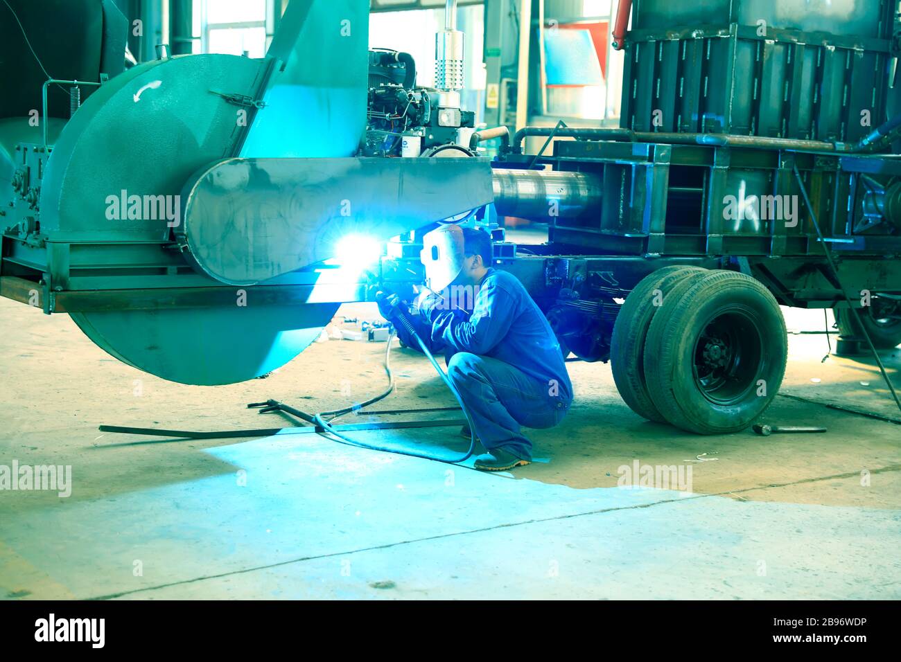 Welders work in factory workshops Stock Photo - Alamy