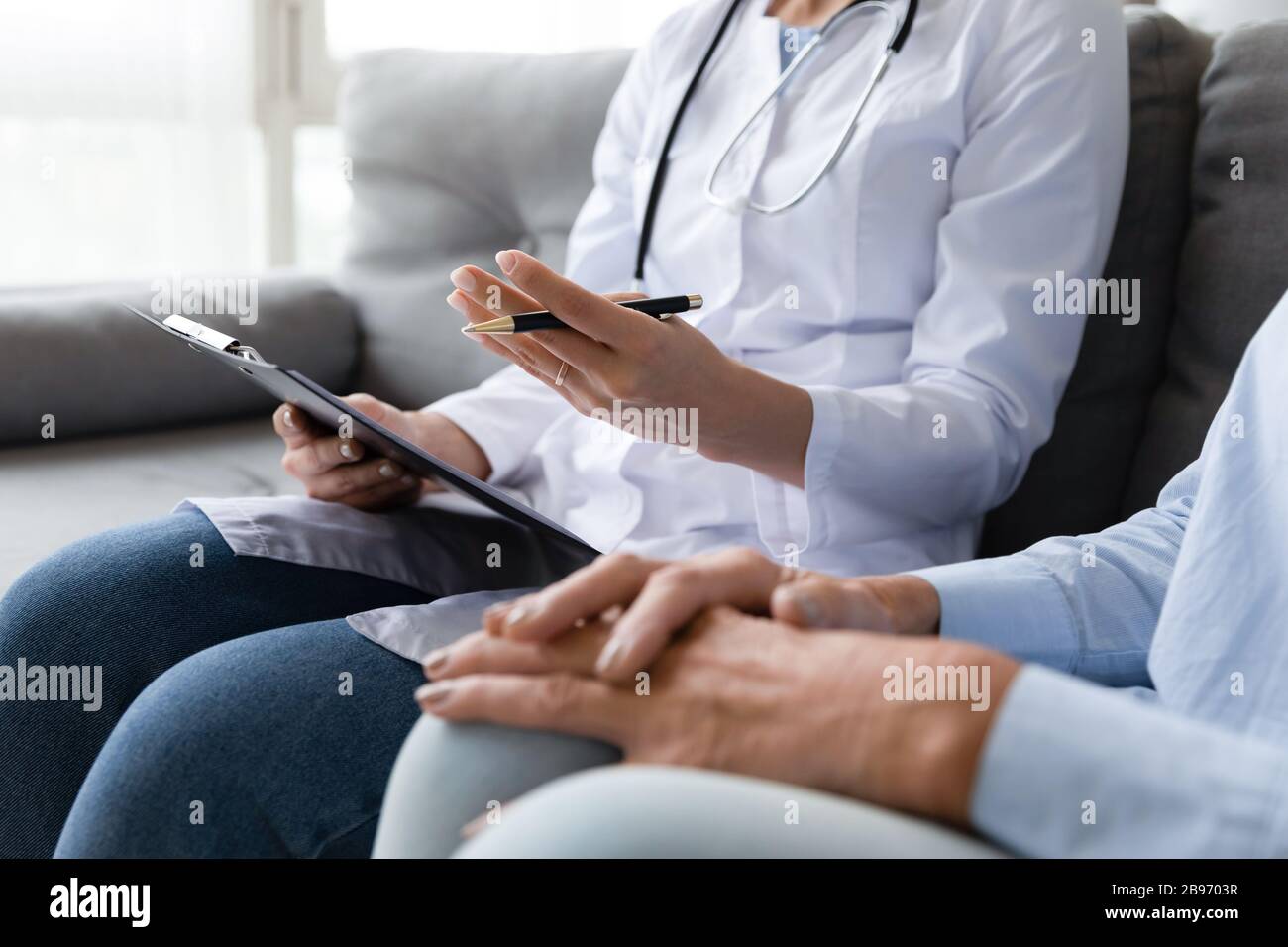 Doctor sick note hi-res stock photography and images - Alamy