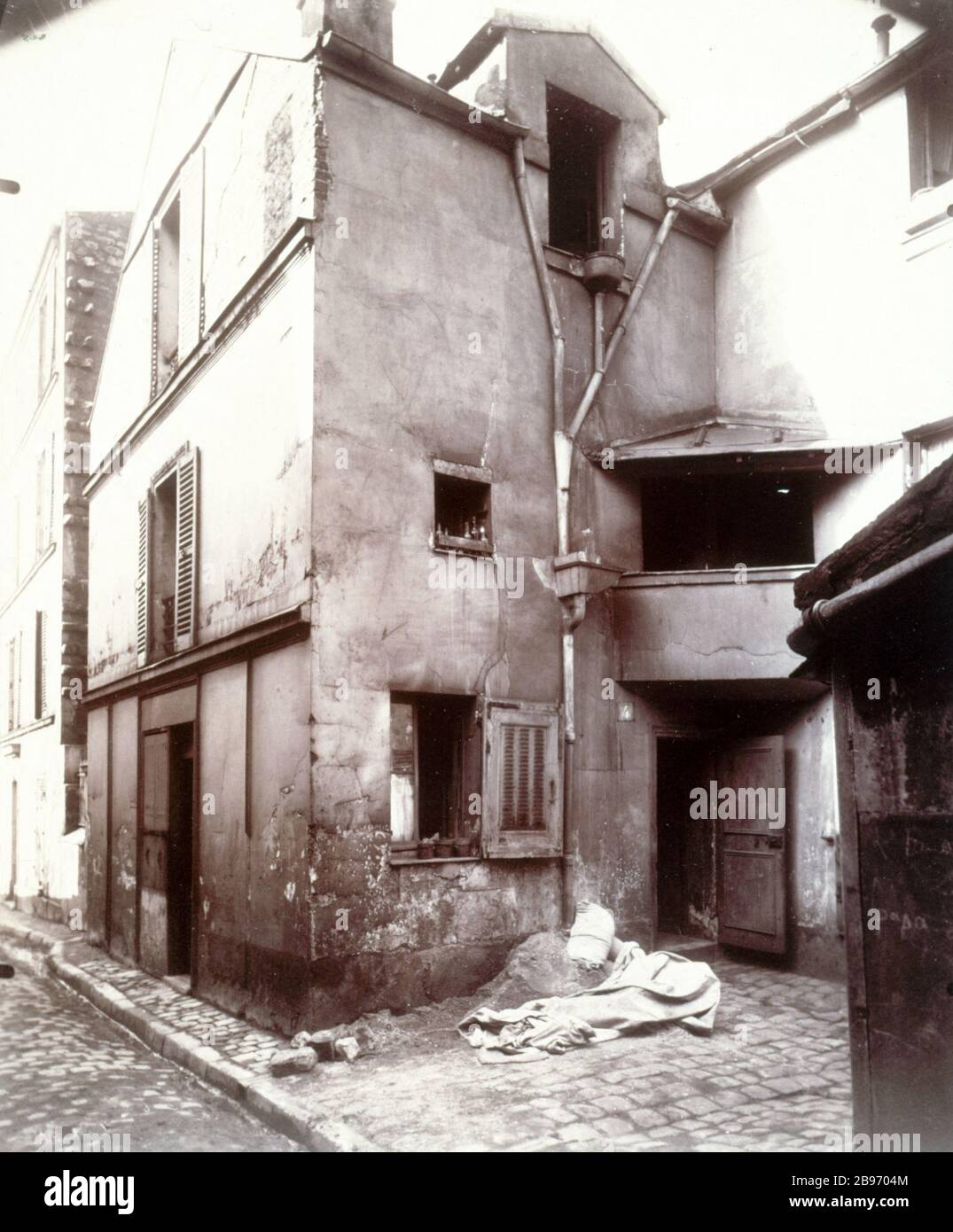 MONTMARTRE SAINT-RUSTIC Montmartre, rue Saint-Rustique. Paris (XVIIIème ...