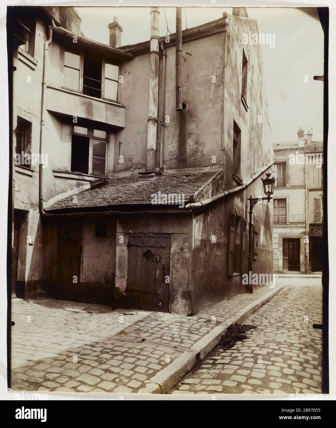 Coin de rue de montmartre hi-res stock photography and images - Alamy