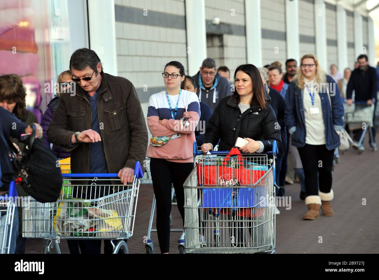 Tesco shop workers hi-res stock photography and images - Alamy