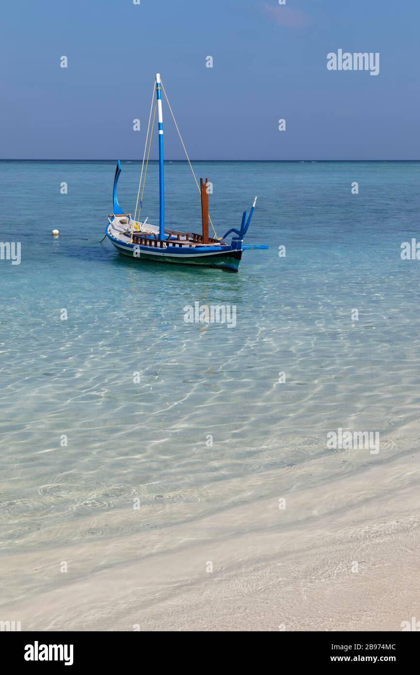 Traditional boat, dhoni on the beach, Summer Island, North Male Atoll ...