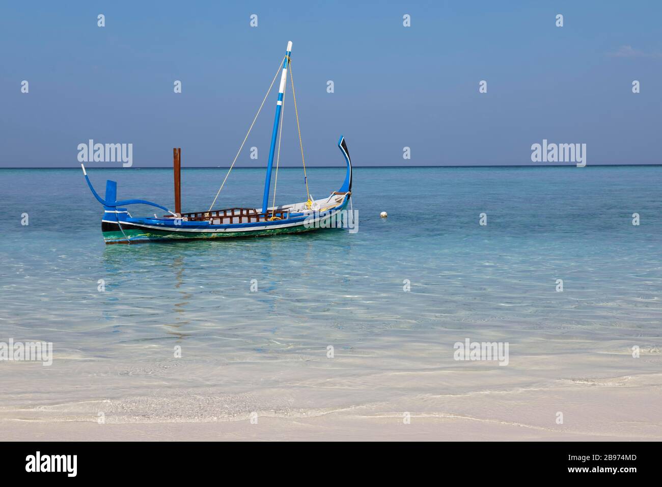 Traditional Maldivian sailing boat, dhoni on the beach, Summer Island ...