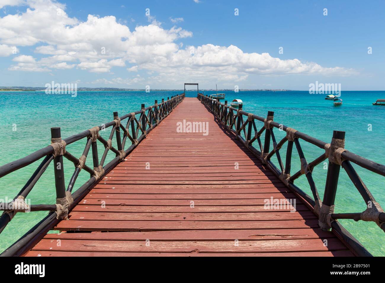 Wooden bridge on sea hi-res stock photography and images - Alamy