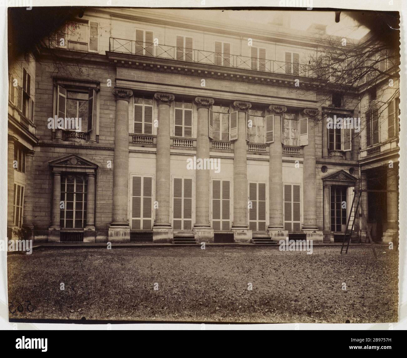 Italian embassy paris hi-res stock photography and images - Alamy