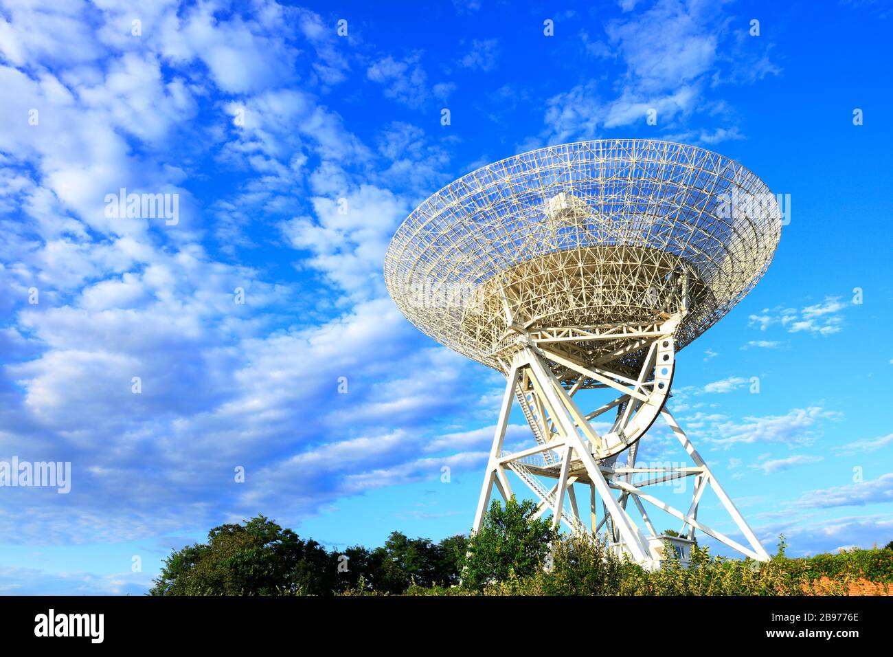 The observatory's radio telescope, radio telescope Stock Photo - Alamy