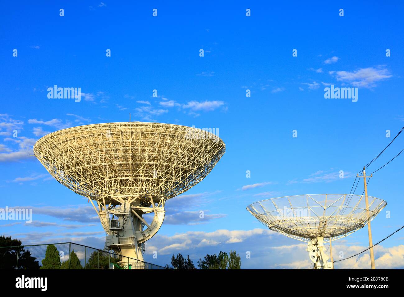 The observatory's radio telescope, radio telescope Stock Photo - Alamy