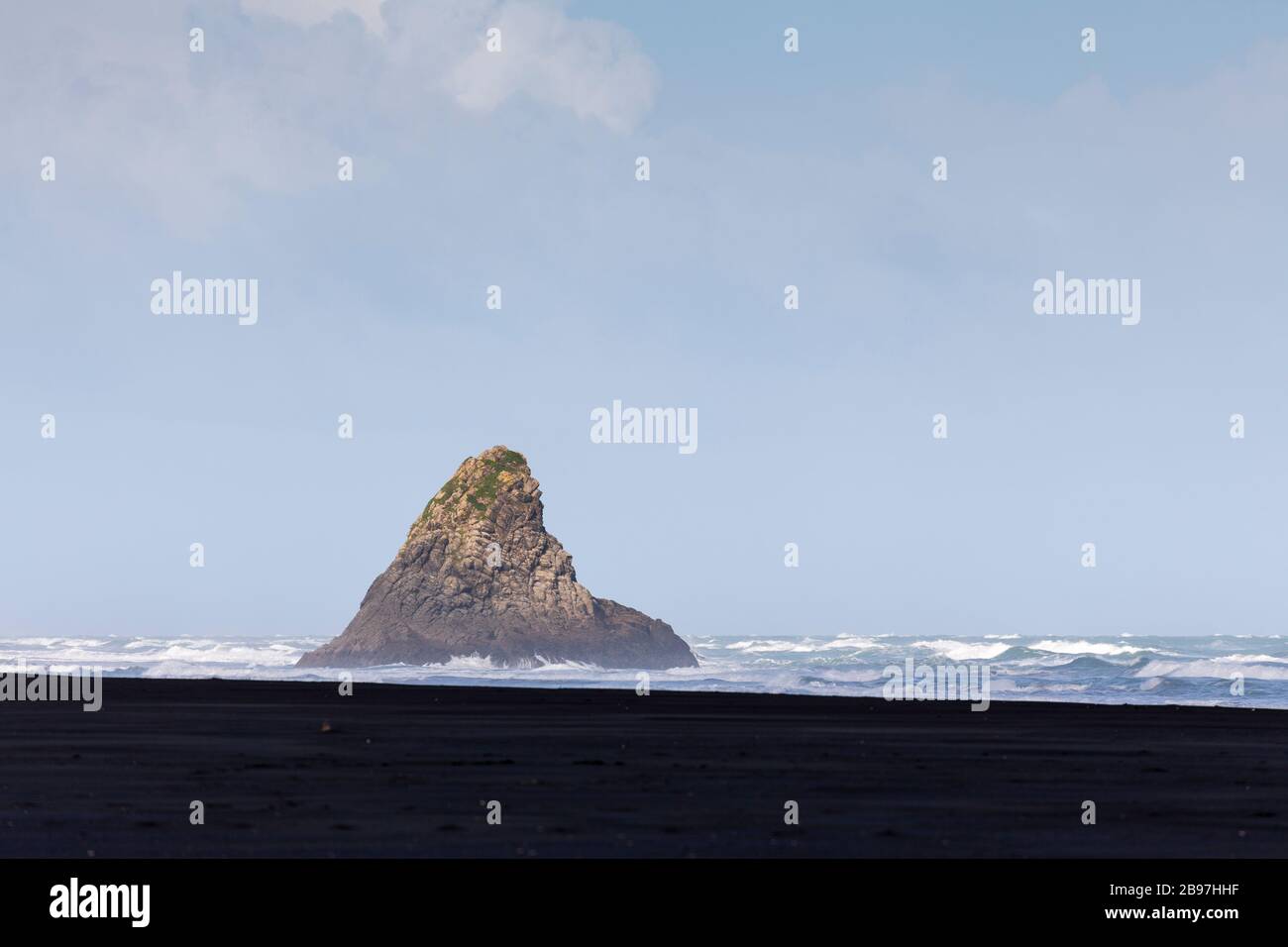 Karekare beach new zealand hi-res stock photography and images - Alamy
