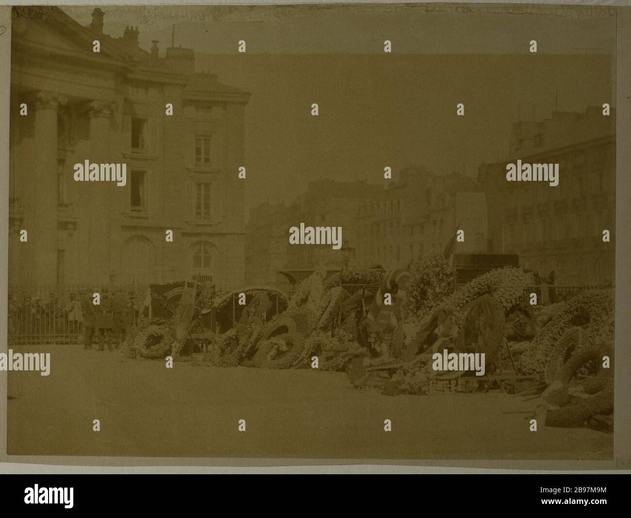FUNERAL OF VICTOR HUGO, PART OF THE NATIONAL EVENT: CROWNS BODY ON THE ...