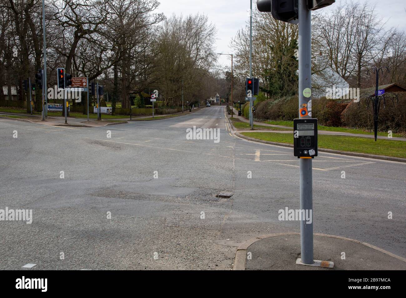 City streets empty hi-res stock photography and images - Alamy