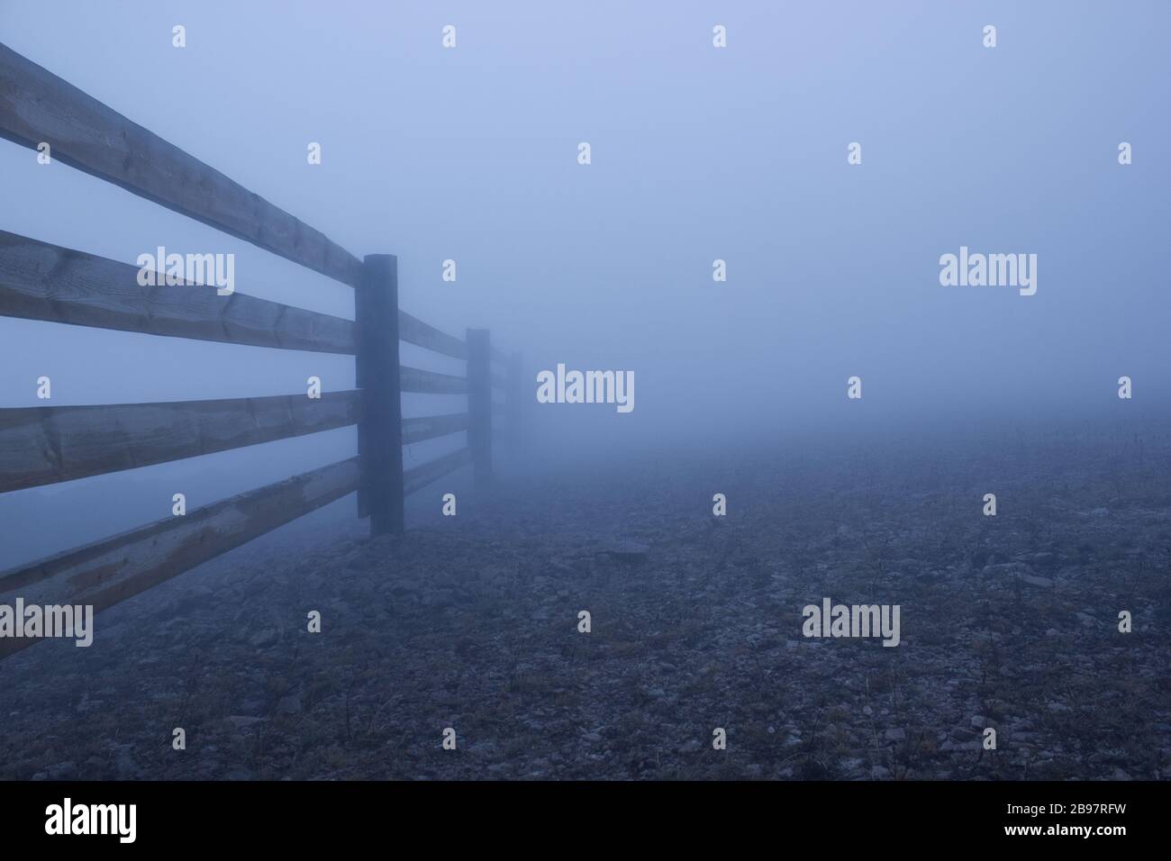 Dense fog and wooden fence Stock Photo - Alamy