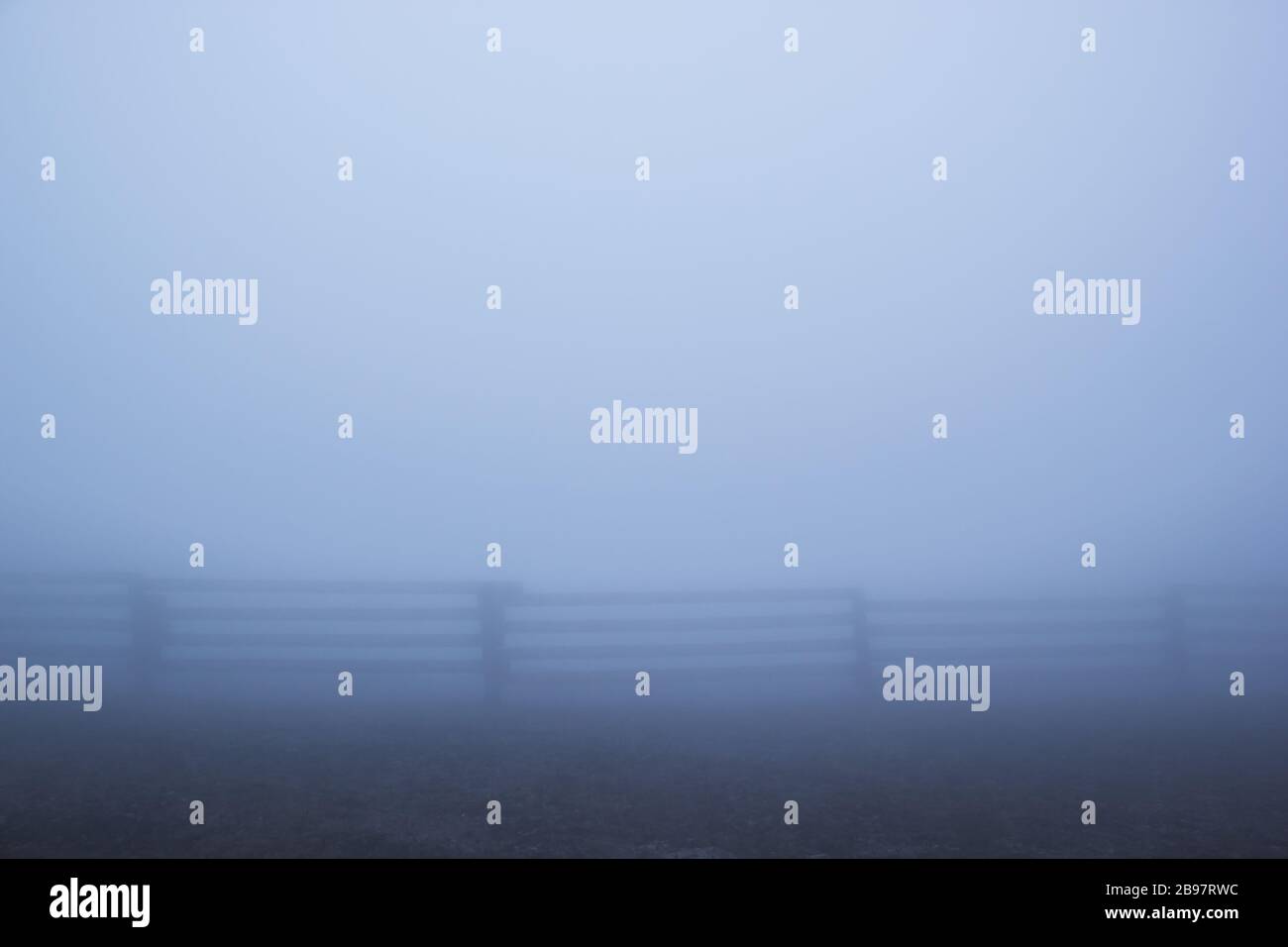 Fog settles hi-res stock photography and images - Alamy