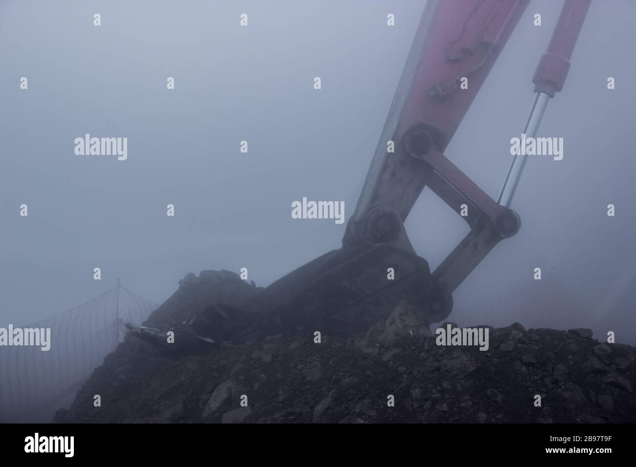 Dragline in mist hi-res stock photography and images - Alamy