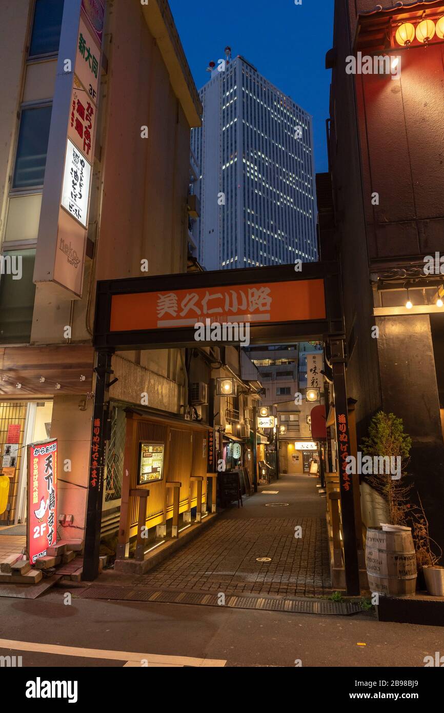 Building lit by evening sunshine hi-res stock photography and images ...