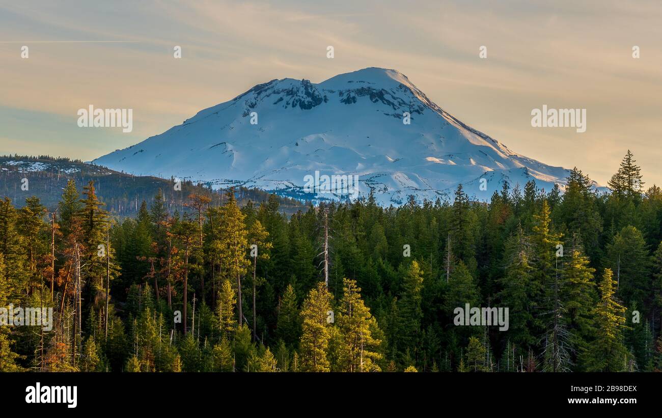Mountain in Oregon Stock Photo - Alamy