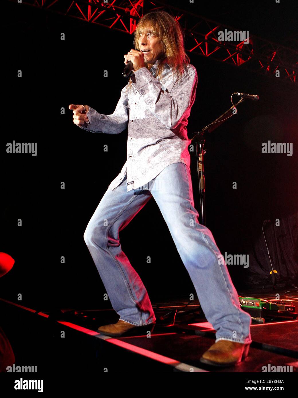 Tesla lead vocalist Jeff Keith performs with the rest of the band at ...