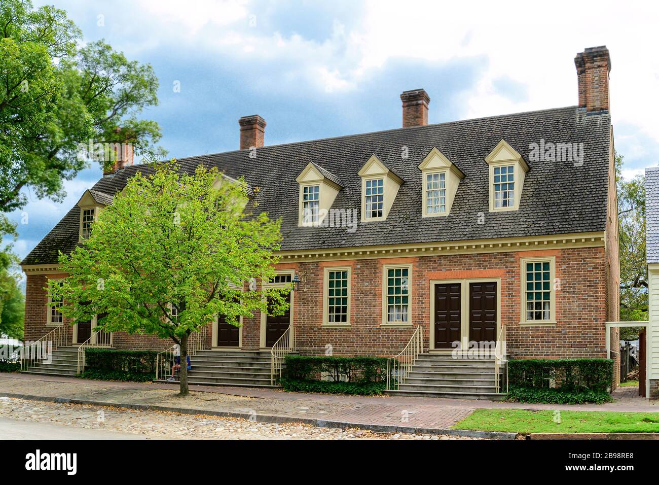 Colonial tavern 18th century hi-res stock photography and images - Alamy