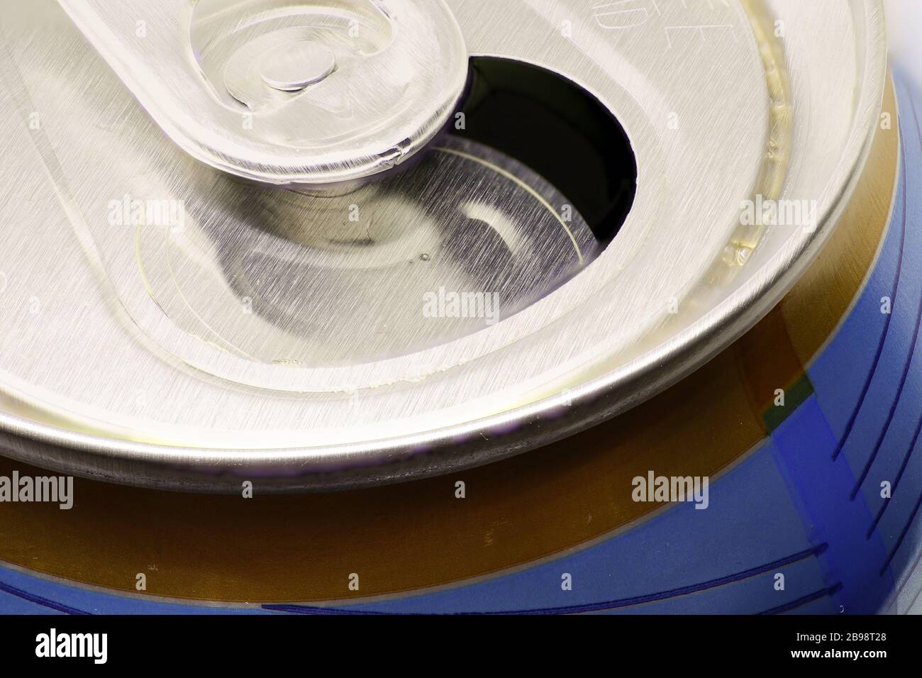 soda can top Stock Photo - Alamy