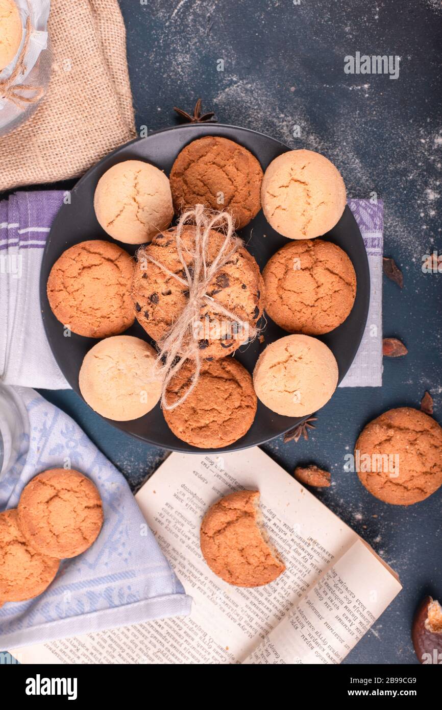 Scattered biscuits hi-res stock photography and images - Alamy