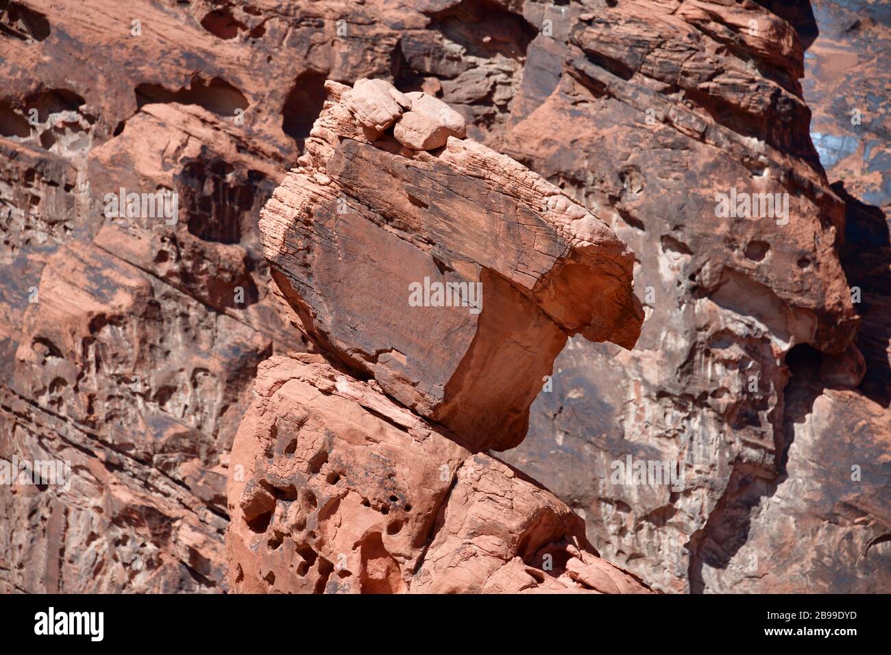 Bright red aztec sandstone hi-res stock photography and images - Alamy