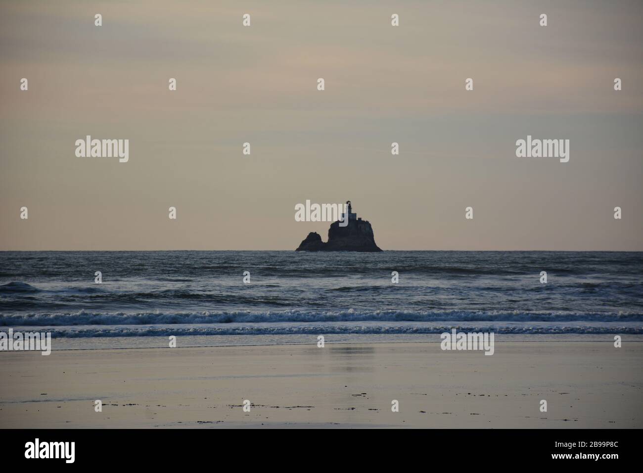 Tillamook rock lighthouse waves hi-res stock photography and images - Alamy