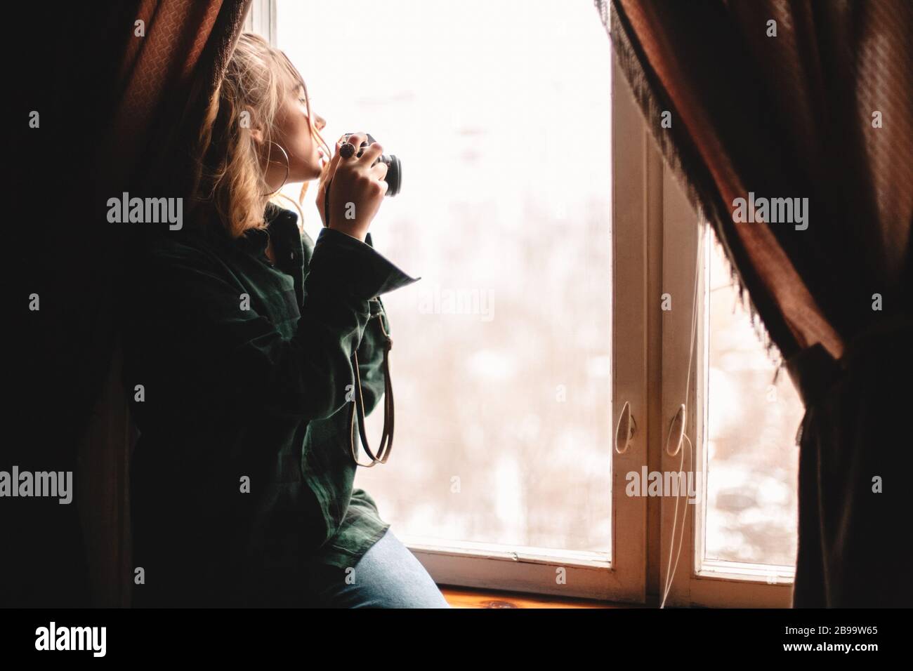 Taking photo through window hi-res stock photography and images - Alamy