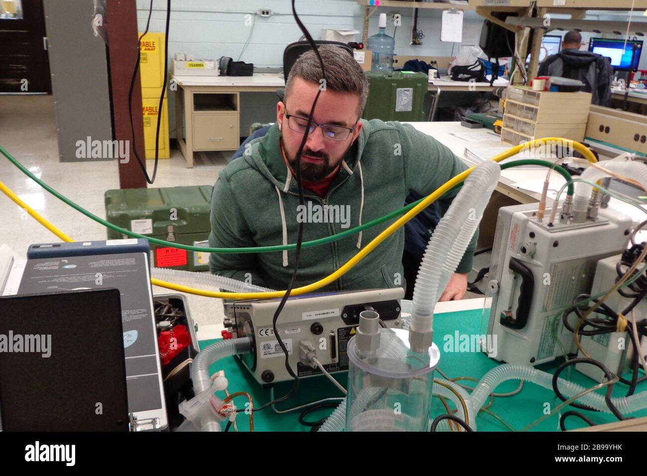 Biomedical equipment maintenance hi-res stock photography and images ...