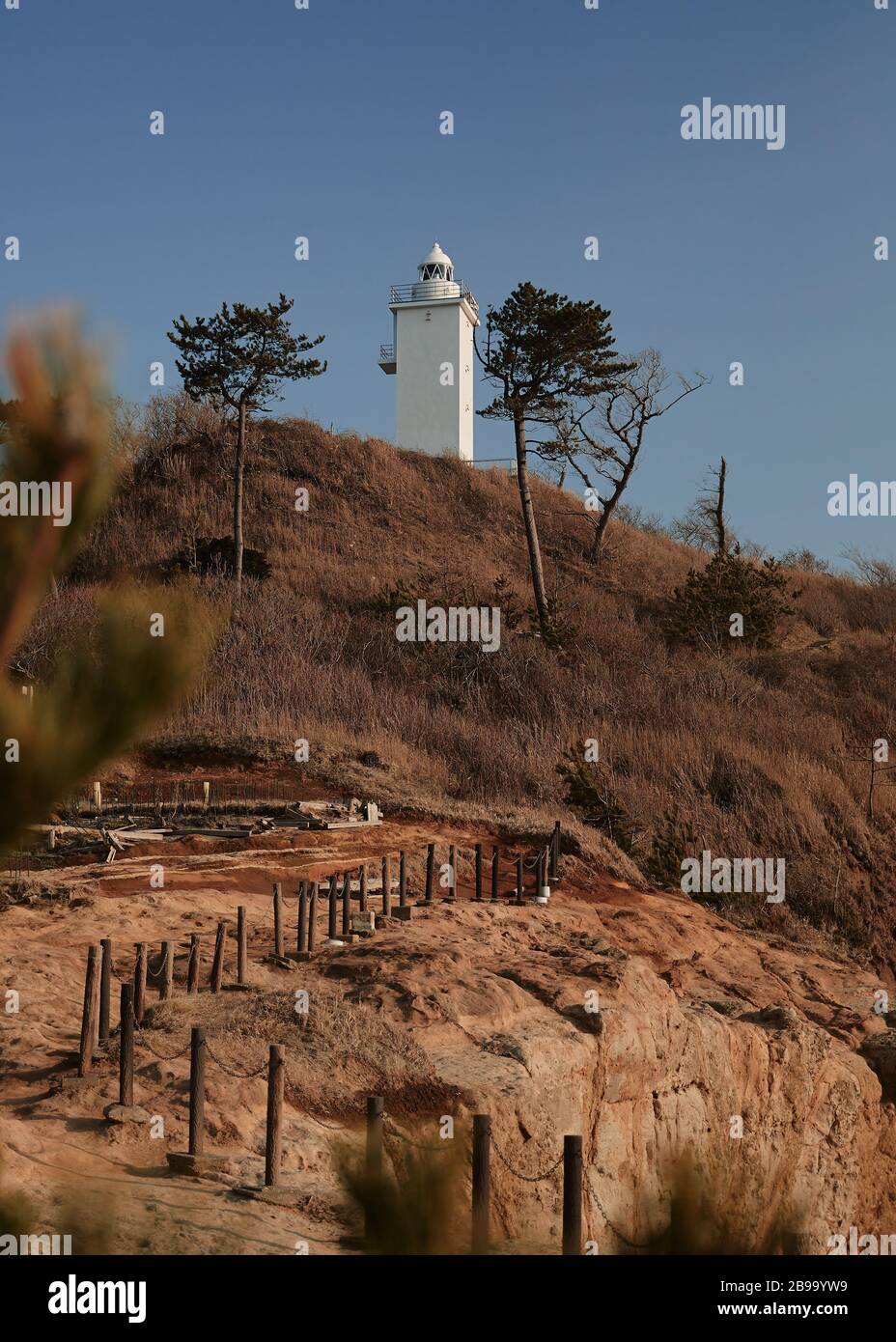Lighthouse on clifftop hi-res stock photography and images - Alamy