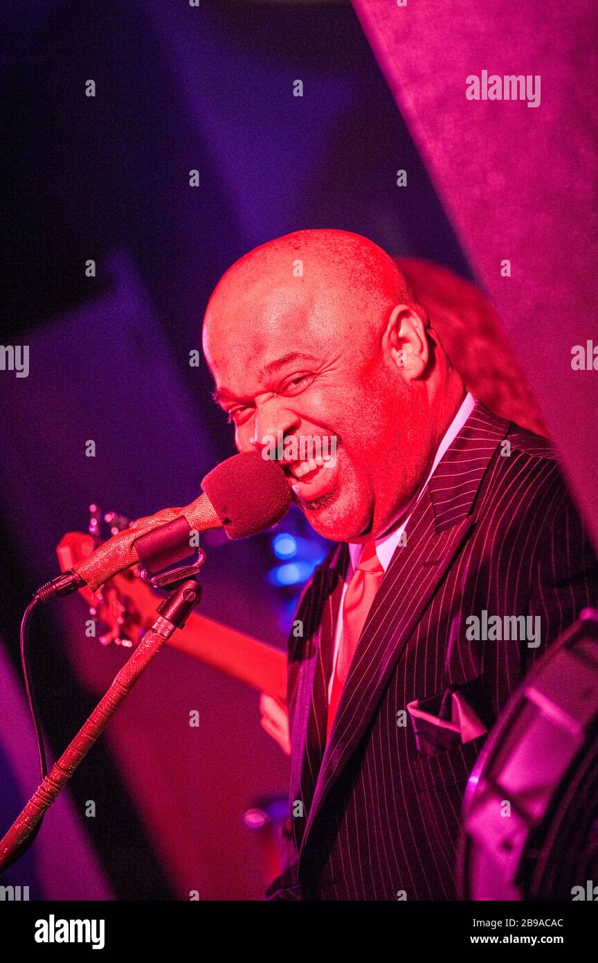 Entertainer singing at a night party Stock Photo - Alamy