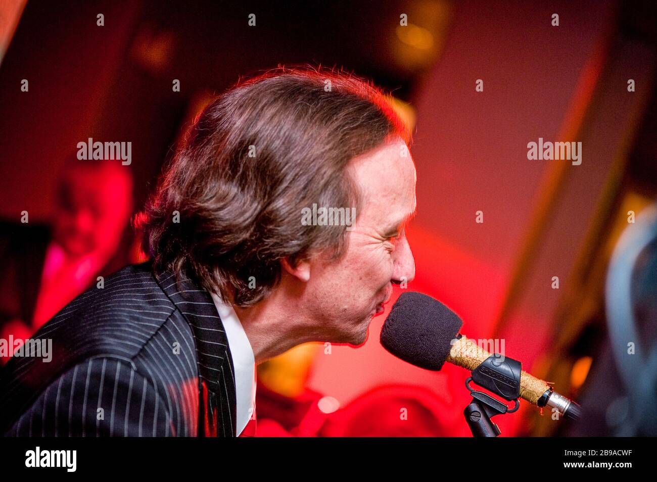 Entertainer singing at a night party Stock Photo - Alamy
