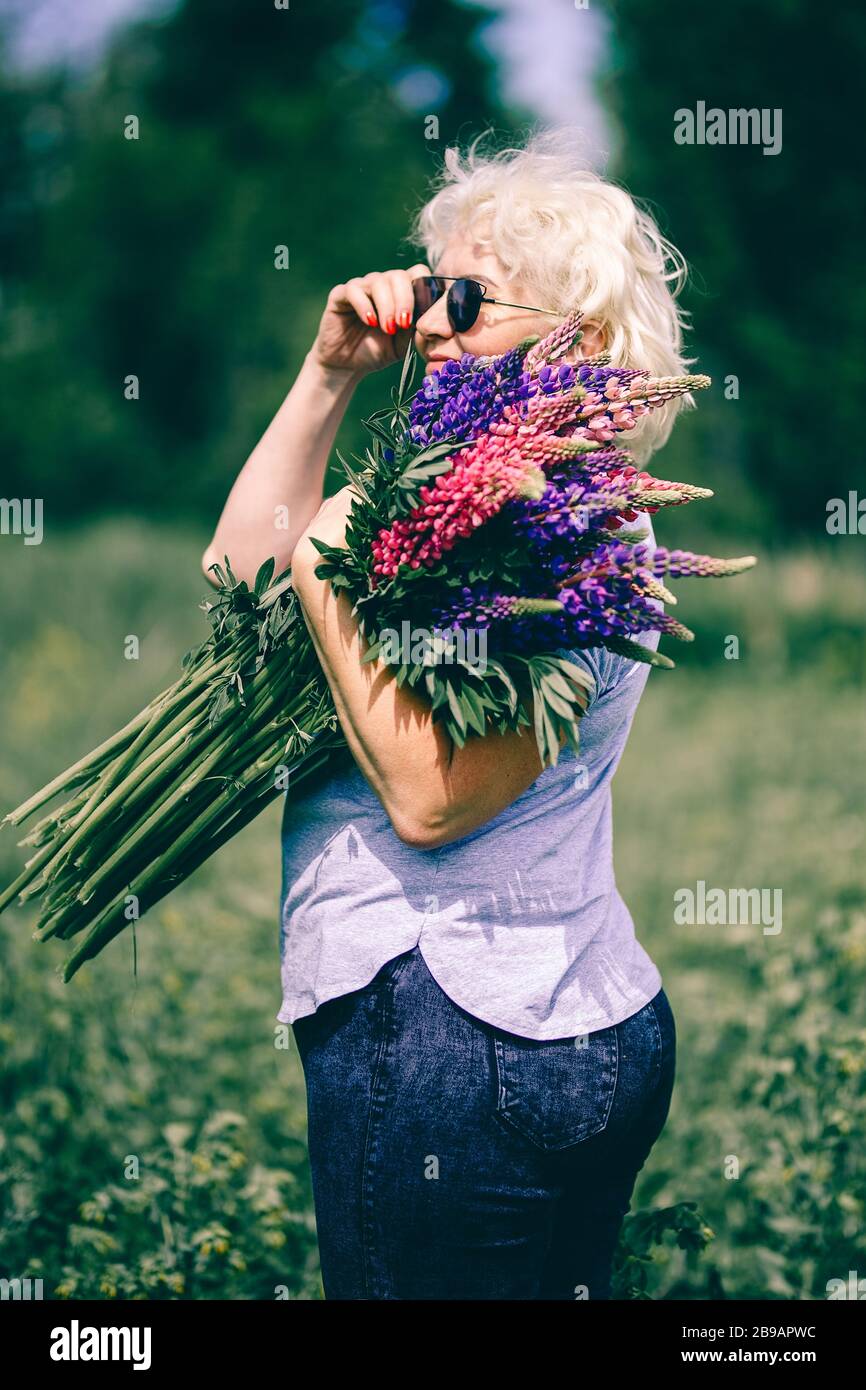Stout woman hi-res stock photography and images - Alamy