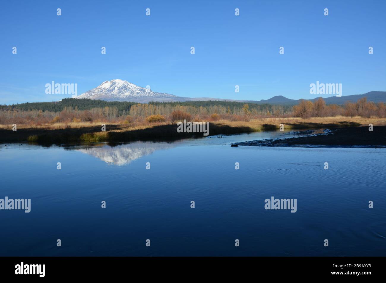 The 12,280ft stratovolcano Mt Adams seen from Trout Lake, Klickitat ...